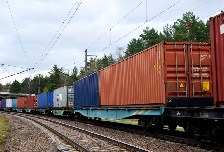 A Guide to Rail Freight in the UK - KG Logistics